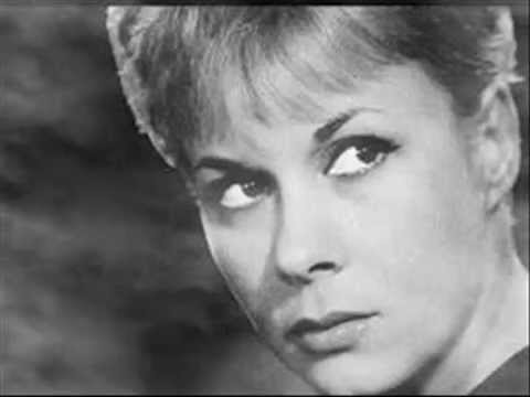 ΚΛΕΙΩ ΔΕΝΑΡΔΟΥ - ΕΝΑ ΦΙΛΙ ΣΤΟΝ ΗΛΙΟ - YouTube