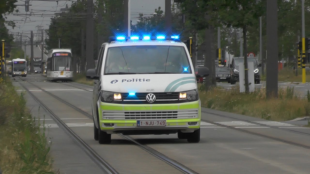 Nieuwe Politiebus politie Antwerpen met spoed over de Noorderlaan in ...