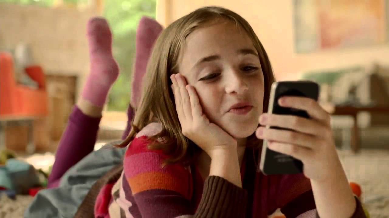 Apple - Primeira propaganda do iPhone 4S - Assistente - MobileTechBR ...
