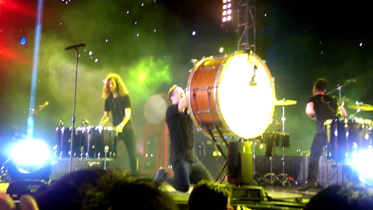 Imagine Dragons - Radioactive (Live in Hong Kong) - YouTube