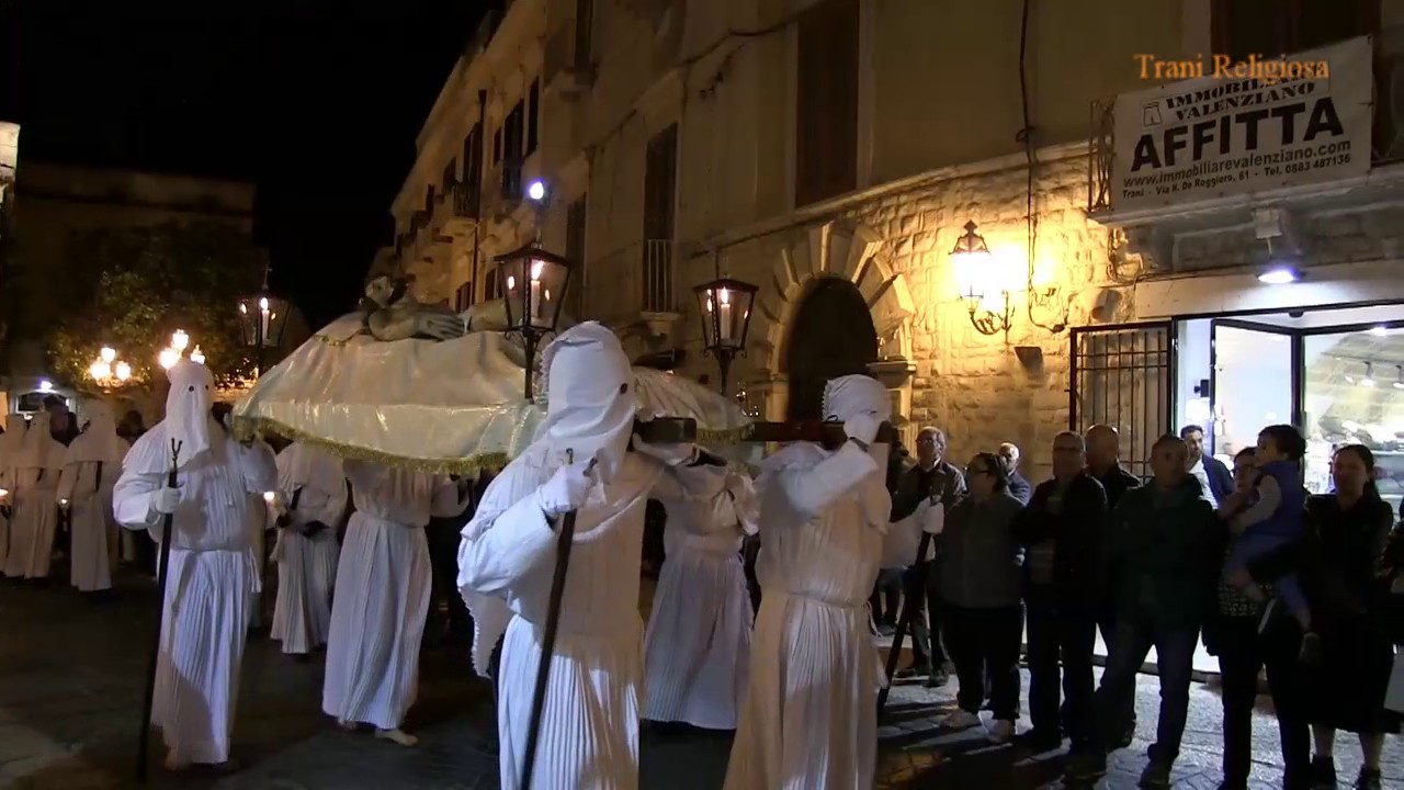 TRANI - Venerdì SANTO - Processione Penitenziale dei SACRI MISTERI ...