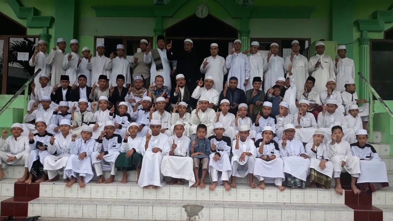 Pesantren Terpadu Serambi Mekkah bersama ust felix Siauw - YouTube