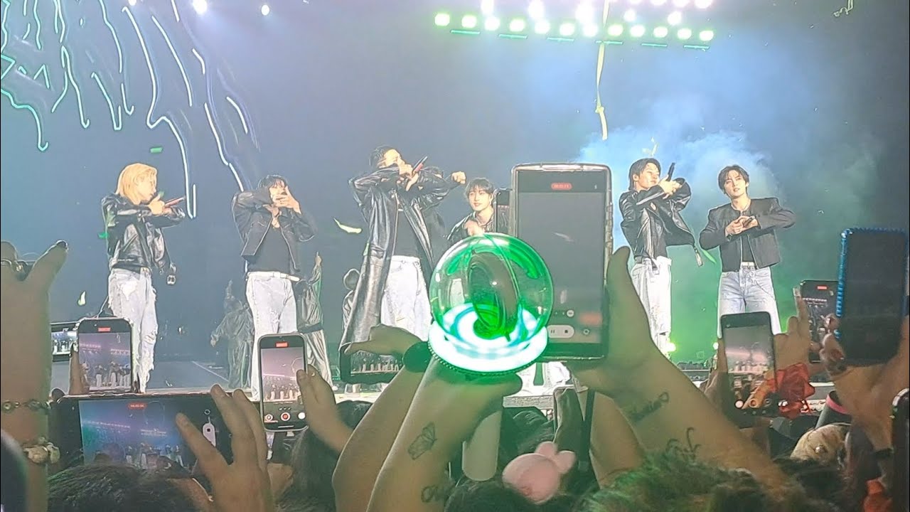 Topline & Social Path - STRAY KIDS DominATE TOUR - concert in Chile ...