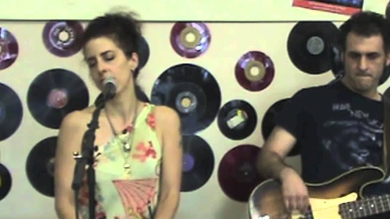 Marilyn Carino Live - NO DISGRACE - YouTube