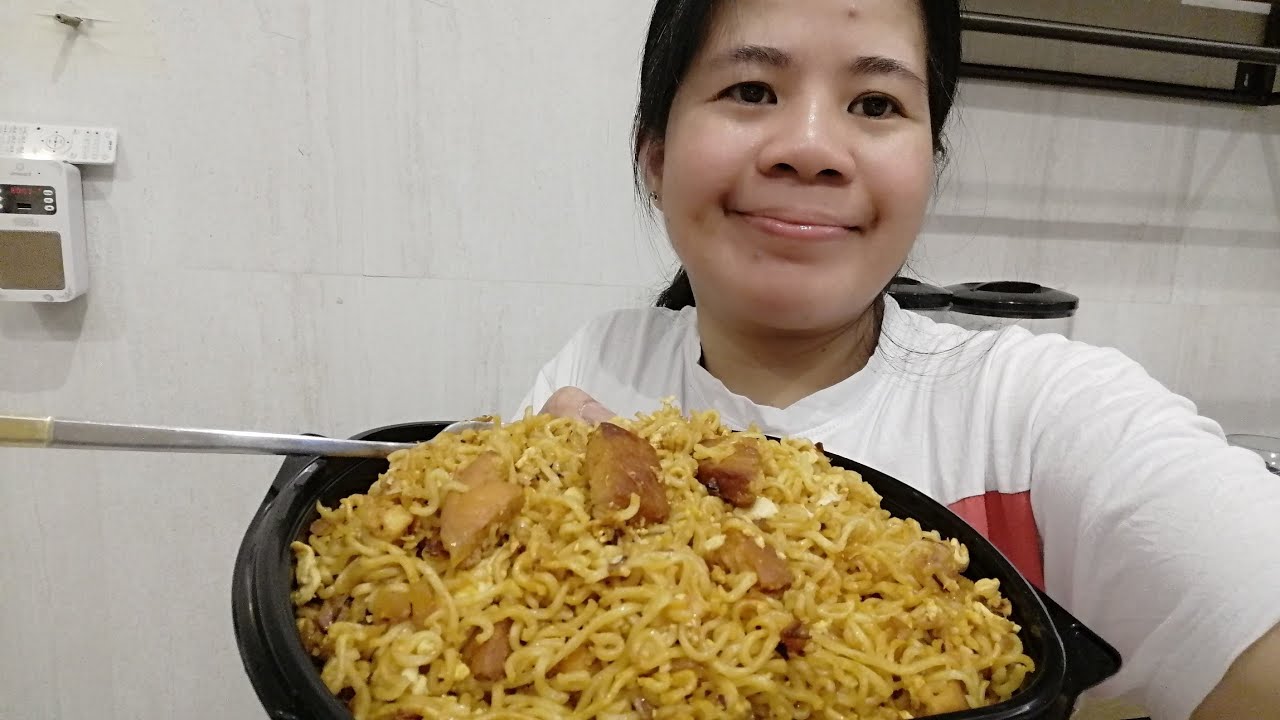 COOKING INDOMIE NOODLES PLUS MUKBANG WITH SRI LANKA #YUMMY - YouTube