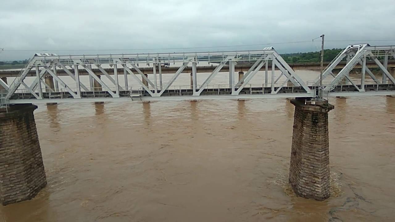 Narmada river from Hoshangabad bridge - YouTube