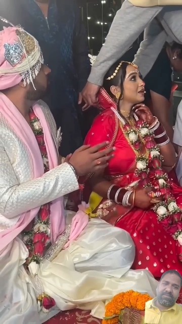 Pandit ji mangal sotr pehna diya 😁😜 #wedding #monakishadi #shadi # ...
