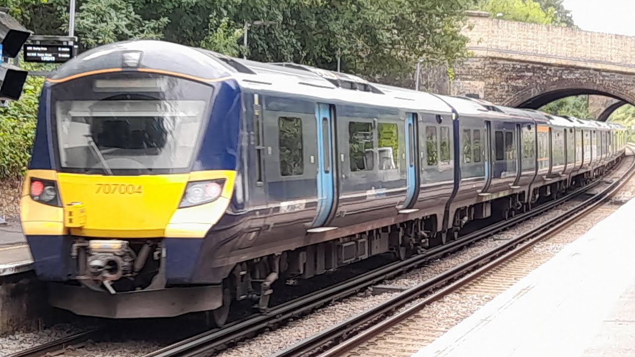 Southeastern Trains At Barnehurst Station (Class 465 Networkers, Class ...