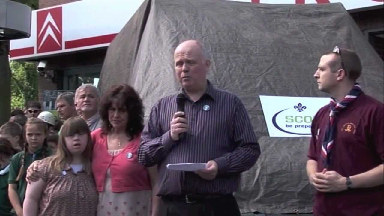 Harry Hill Unveils the First Two Jimmy Buses May 2009 - YouTube