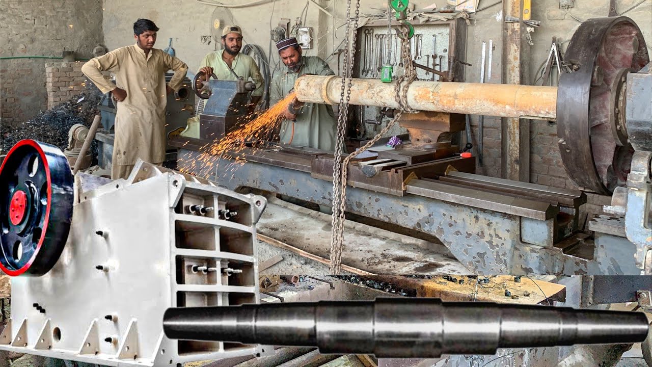 How Manual Machinist Turning Large Steel Tube Into Eccentric Shaft For ...