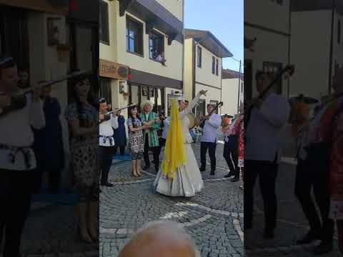 BİZ MEHRİBAN AİLEYİK