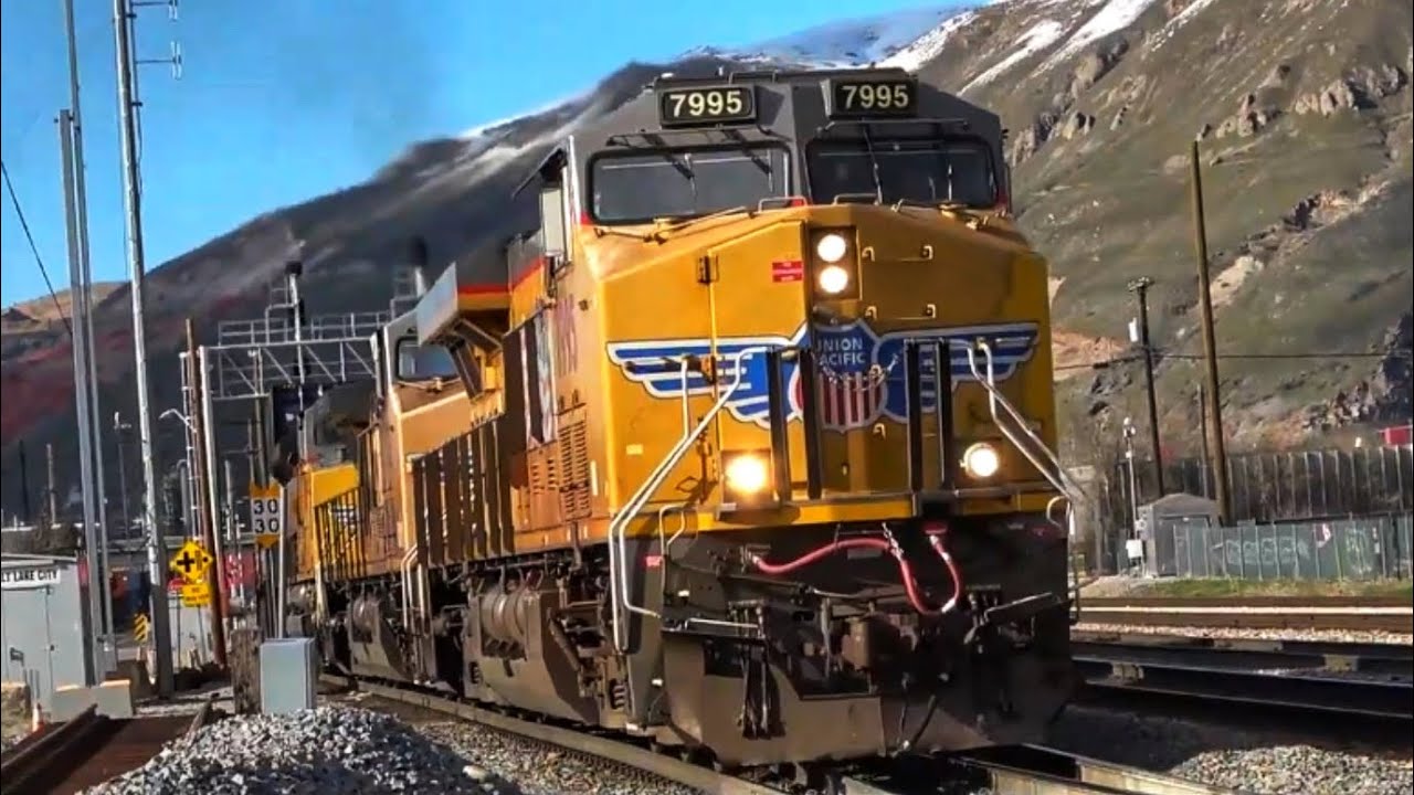 LONG Union Pacific Train! - YouTube