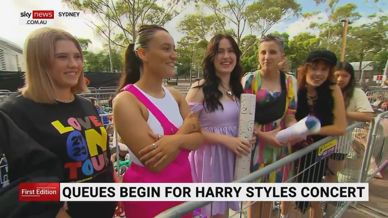 Harry Styles fans line up overnight ahead of concert in Sydney - YouTube