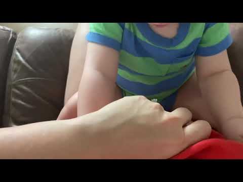 Hilarious Breastfeeding Boy Lifts Shirt #purelove