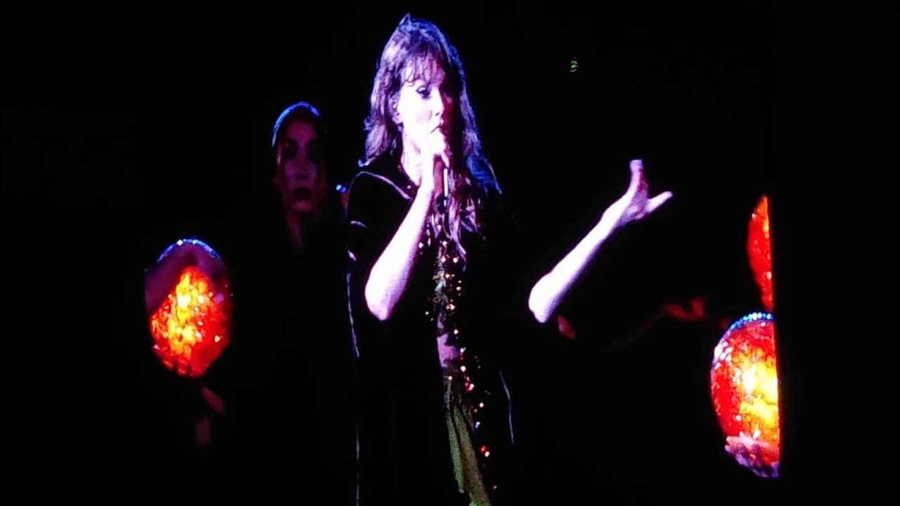 Taylor Swift - Willow Live | The Eras Tour London 15/08/2024 - YouTube