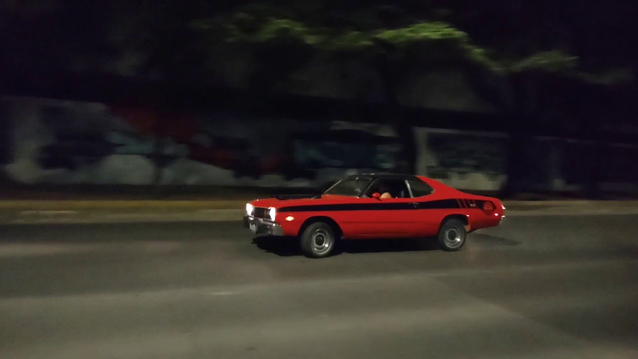 Valiant Duster Super Bee 1975 - YouTube