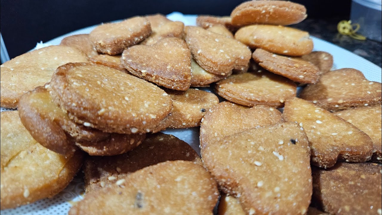 Meethi Tikiya | Soji Biscuits | Meethi poriyan #koonday #tikiya # ...