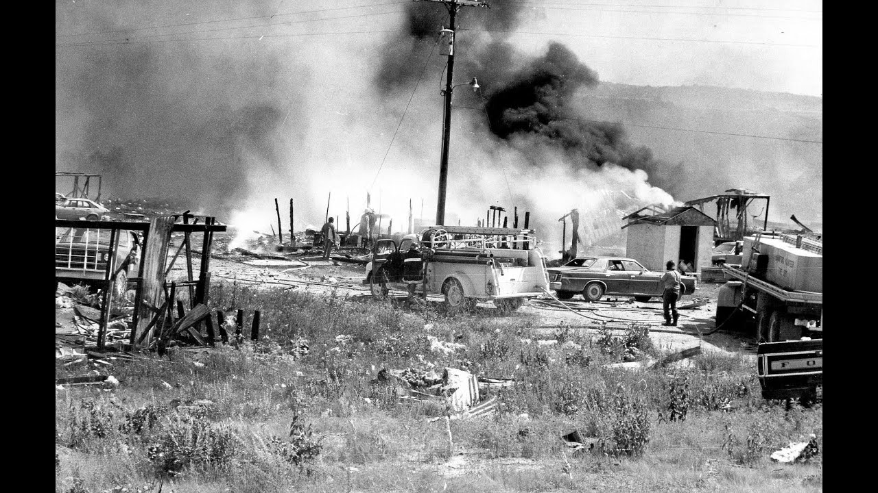 June 1985: Aerlex fireworks factory explosion - YouTube