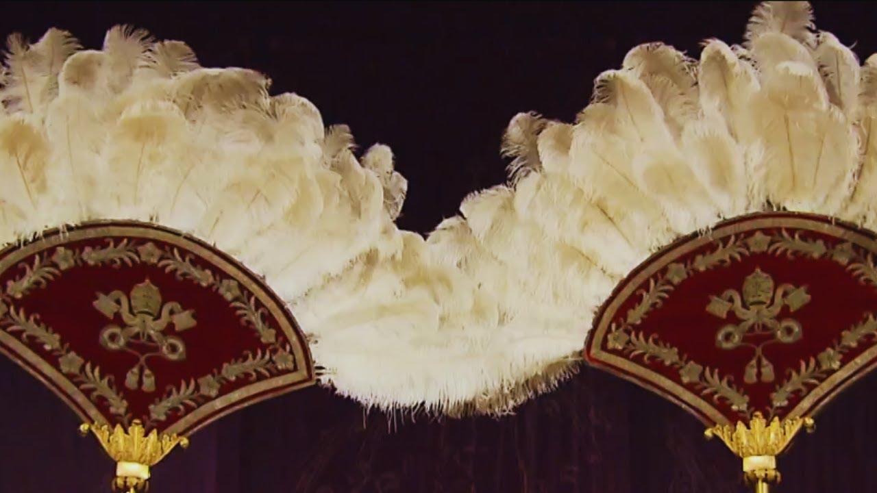 Sedia Gestatoria and Papal Flabella of Pope Pius VII - YouTube