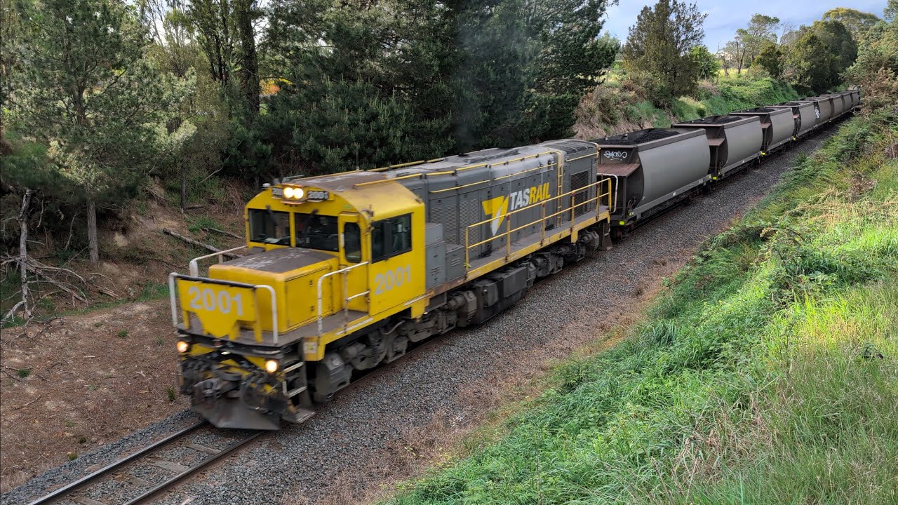 TasRail 2001 #55 train Relbia Road - YouTube