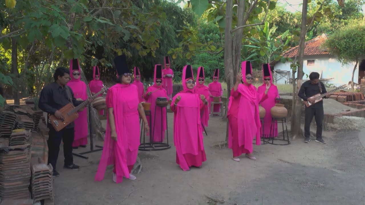 Mother Bank - Jalan-Jalan (Official Music Video) - YouTube