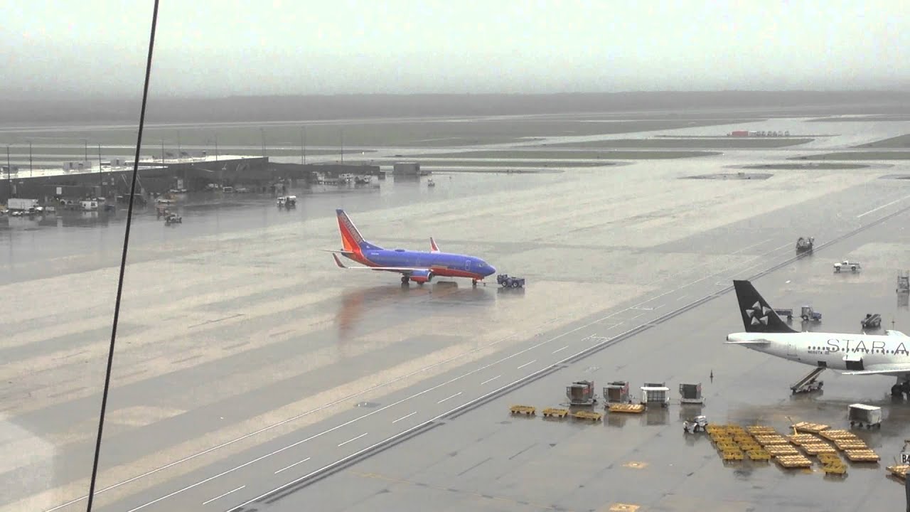 SkyLink Aviation Tour IAD in the Control Tower - YouTube