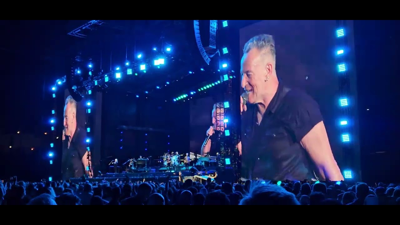 Bruce Springsteen and The E Street Band - Thunder Road (Live at Wrigley ...