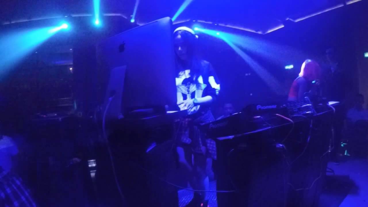 Dj Roxy June & Mc Pam, Room AutoCity Penang, Malaysia 2015 - YouTube