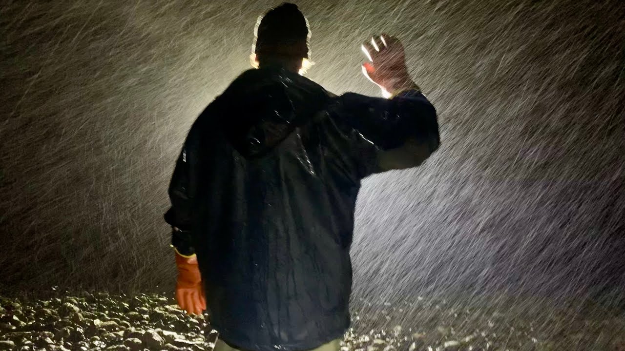 Life on a remote Alaska island. I was alone. #auxbeam - YouTube