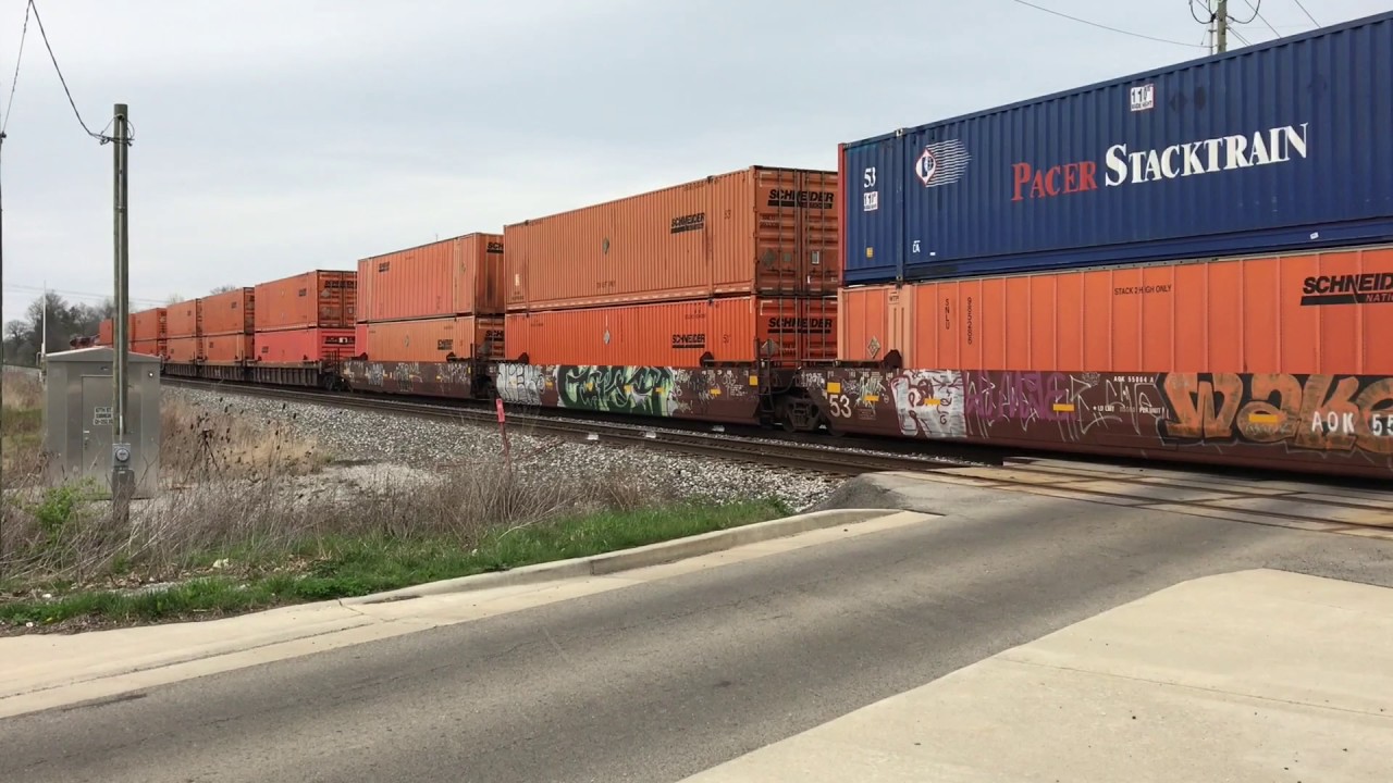 4/13/2017 Anderson, IN - KCS Southern Belles lead stack train. - YouTube