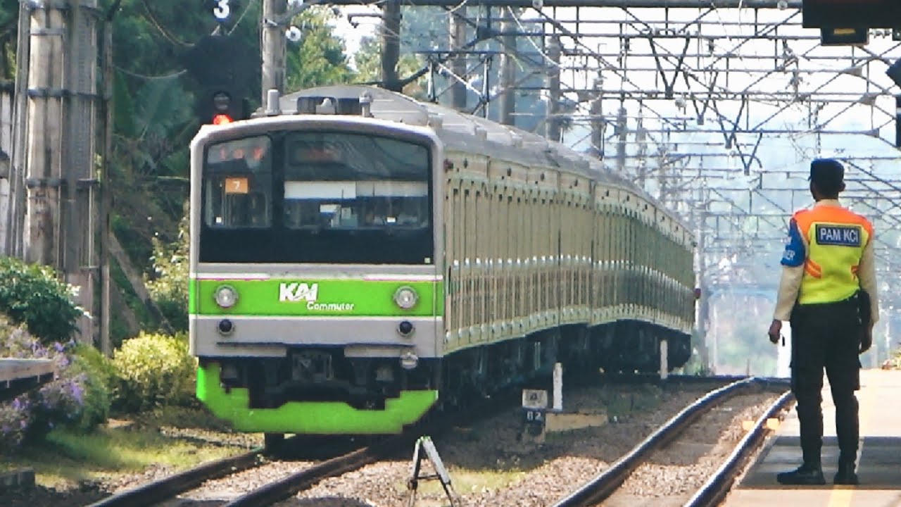 Hunting Kereta KRL Commuter Line Di Stasiun Maja !!! - YouTube