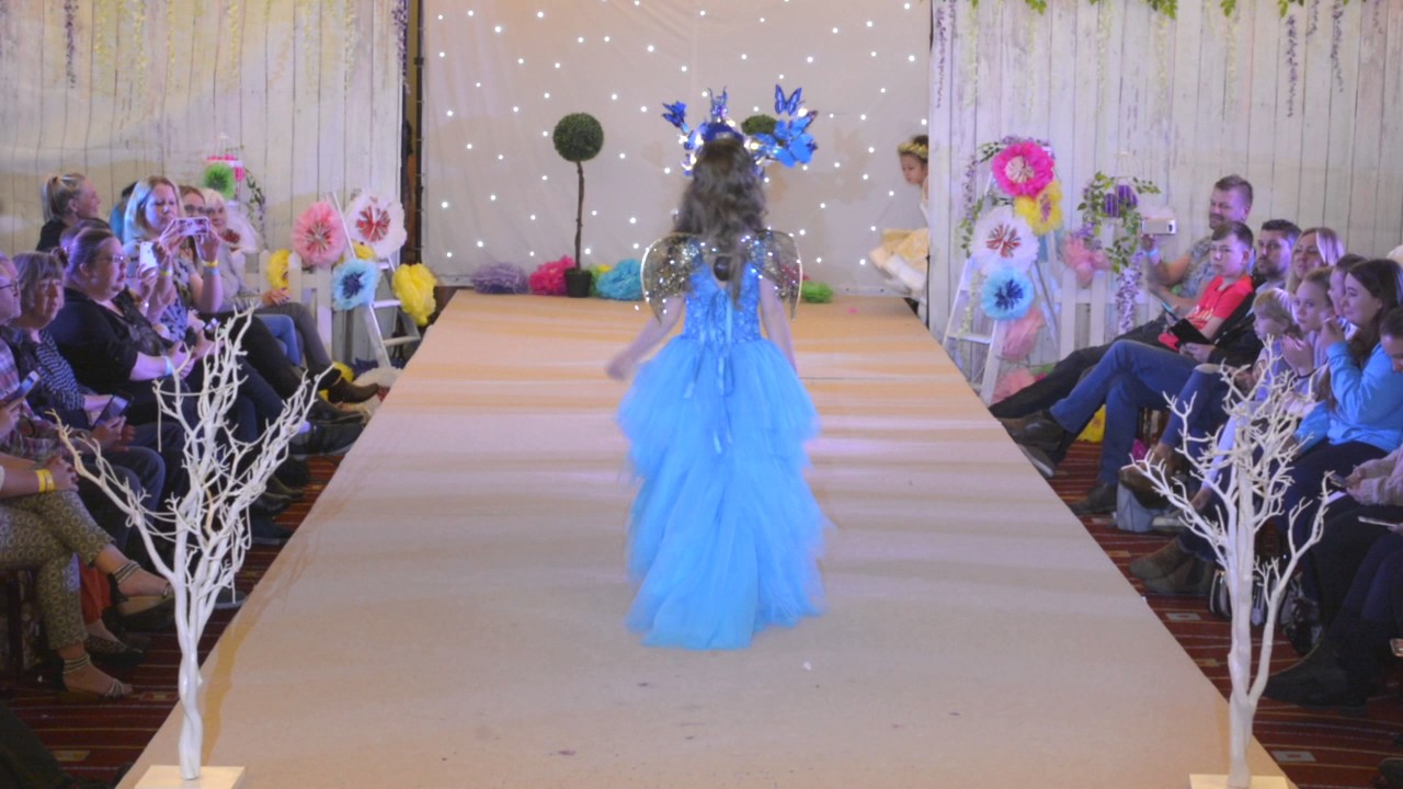 Jessica Emily Venn - Walk the Walk 2017 - Runway Montage - YouTube