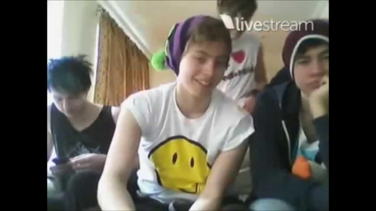 [5SOS FANS] 5 Seconds Of Summer CAKE Live Streaming Moments #4 - YouTube