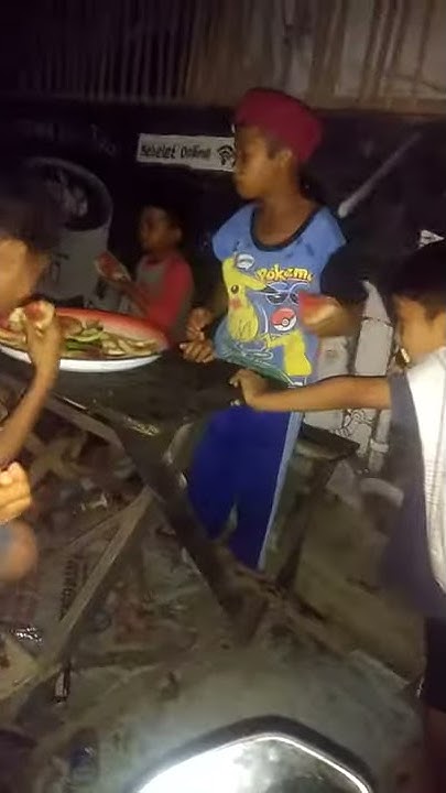 Ite Kanak Loyok Mabar Sama Teman | Makan Semangka Bareng - YouTube