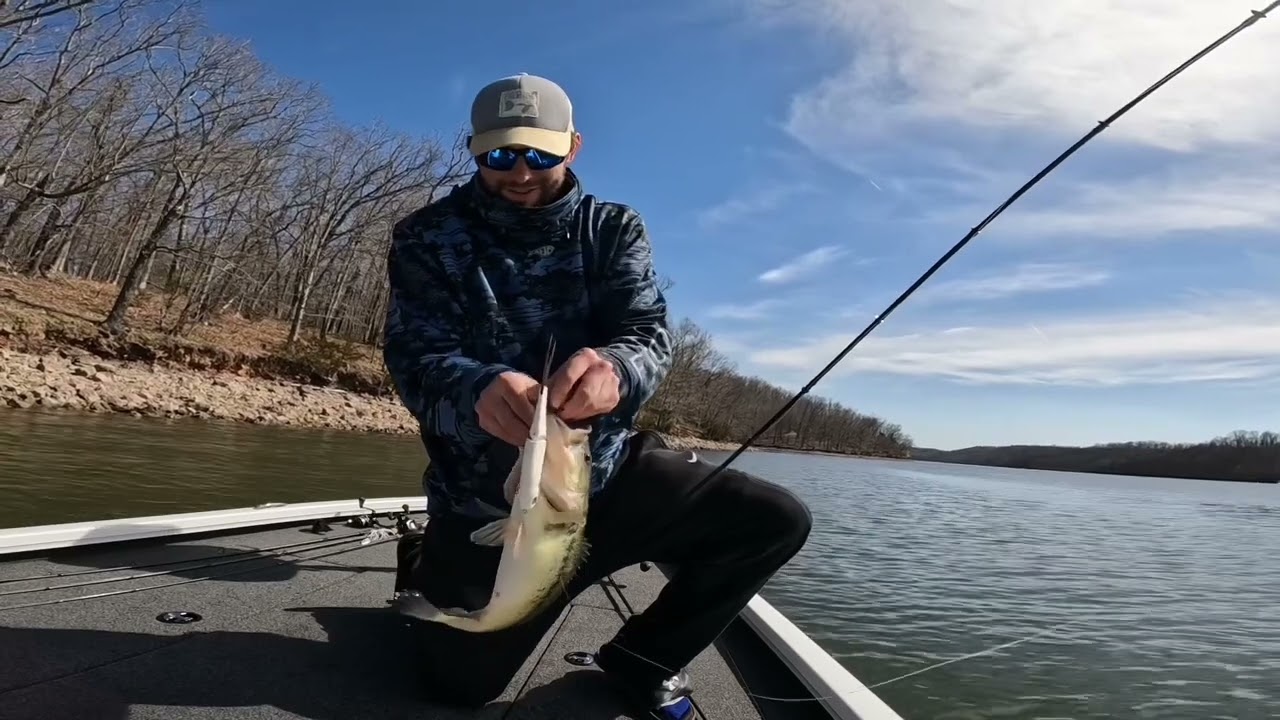 LOZ Glide Bait’n with the new HYPER SHAD in 47-48 degree water temps ...