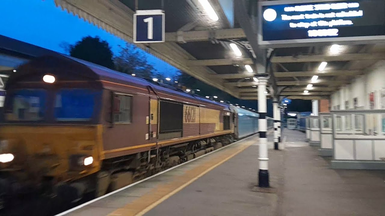 66121 working 4V39 Through Winchester - YouTube