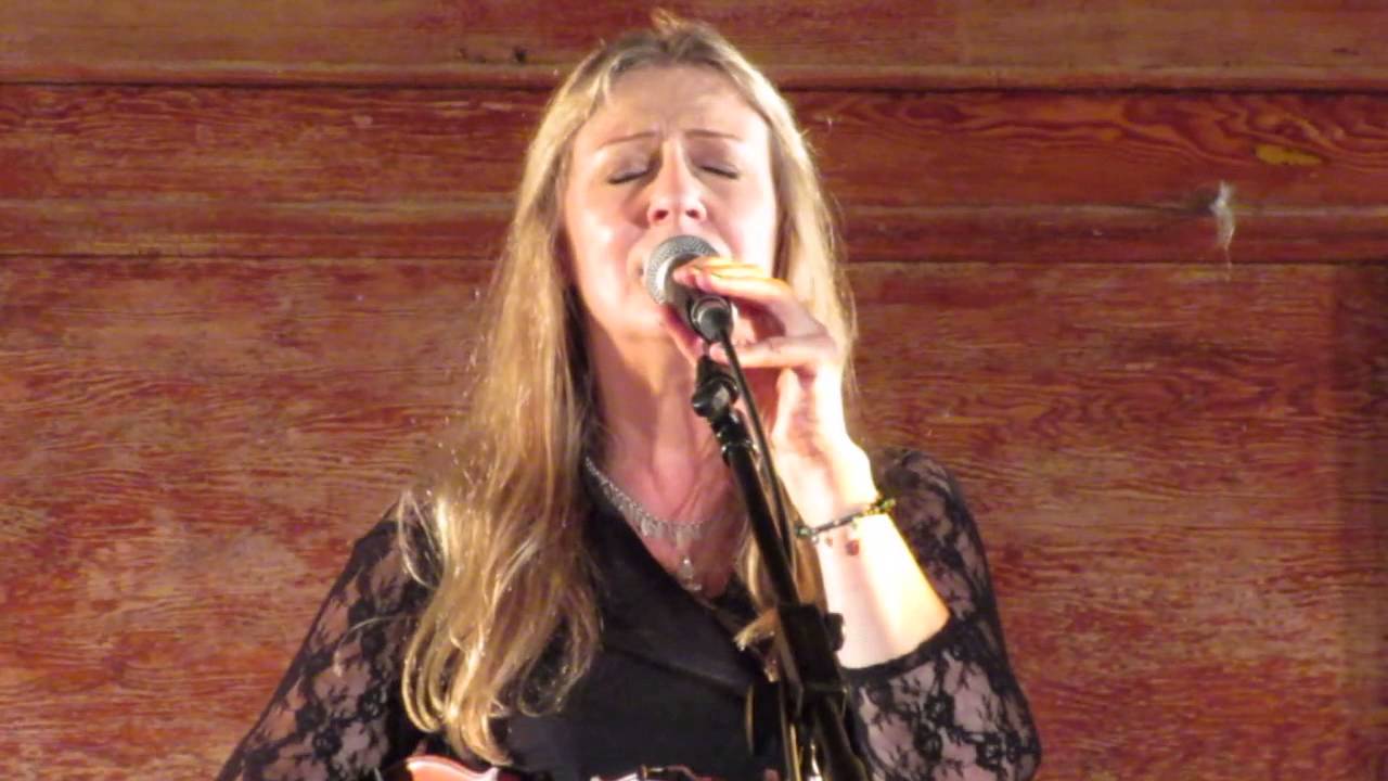 Altan singing 'Green Grow the Rushes' live at Cecil Sharp House 11 ...