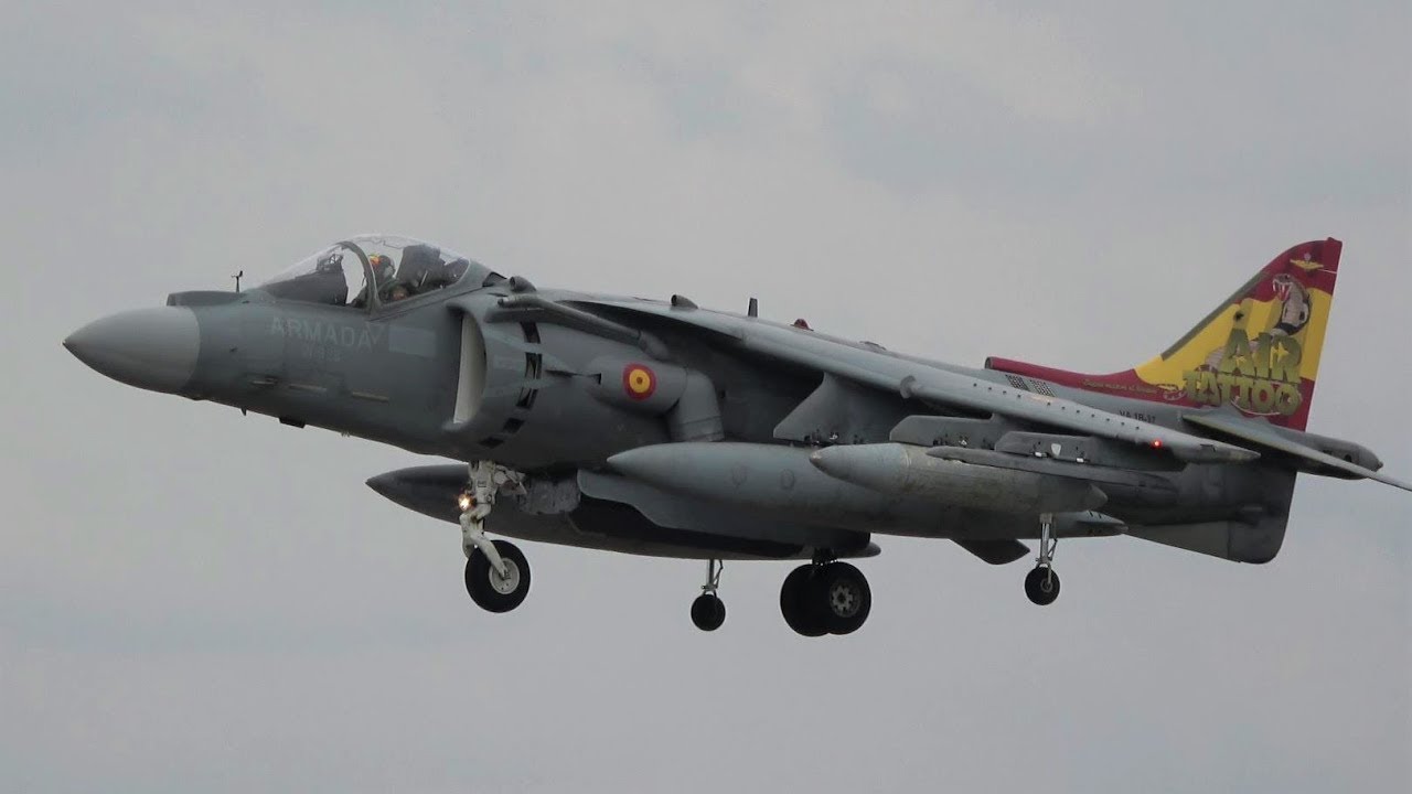 Hovering Harrier Duo at RIAT- Spanish Navy EAV-8B Harriers - YouTube