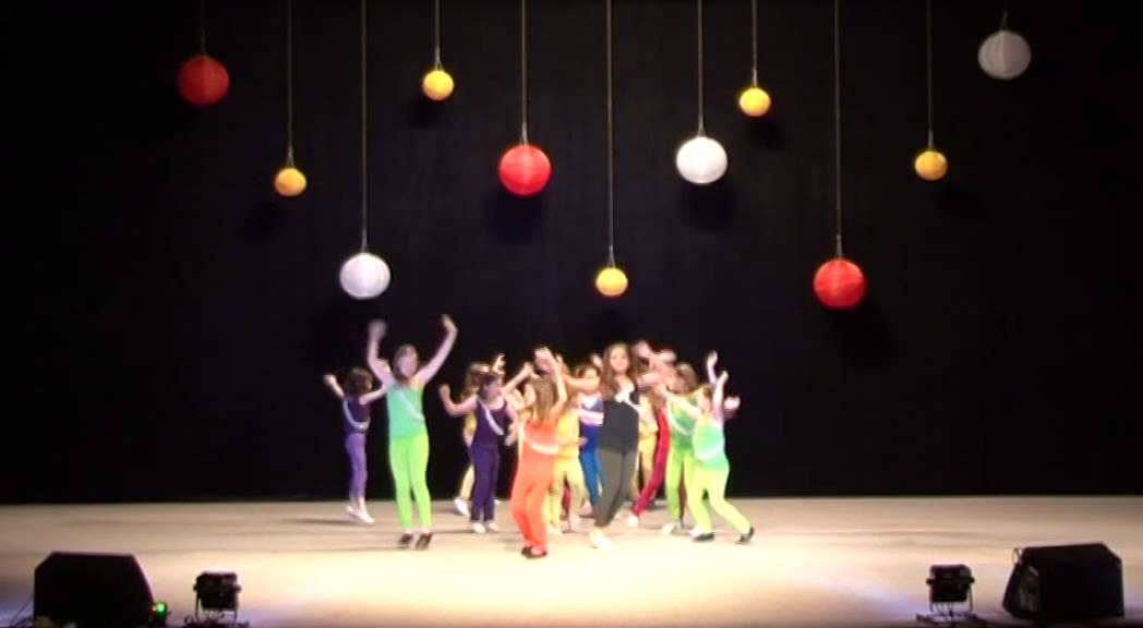 2 Colour Dance - YouTube