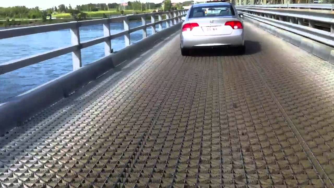 Migration pendulaire en scooter via le pont Victoria - YouTube