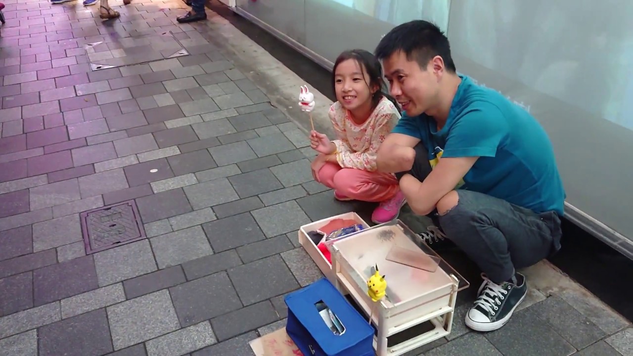 Chinese guy in Hong Kong without Hands making toy characters with Putty ...