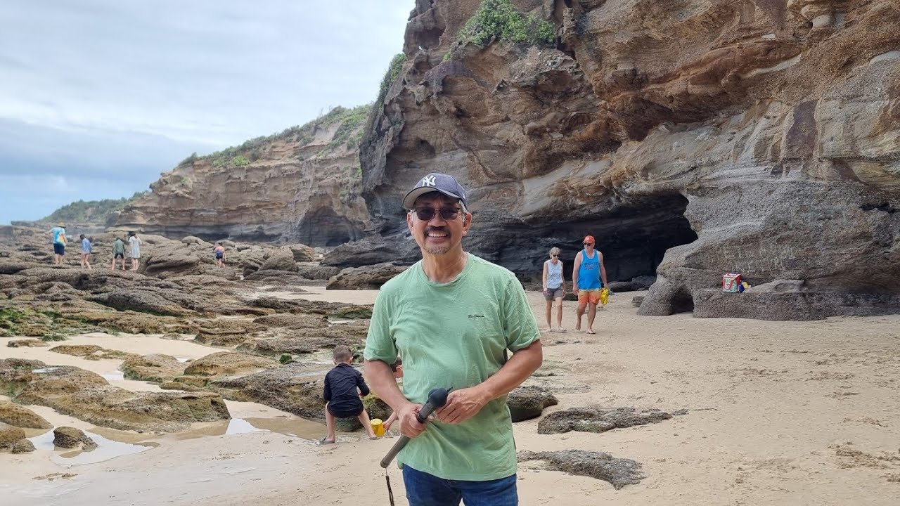 Exploring Caves Beach of Australia #cavesbeach - YouTube