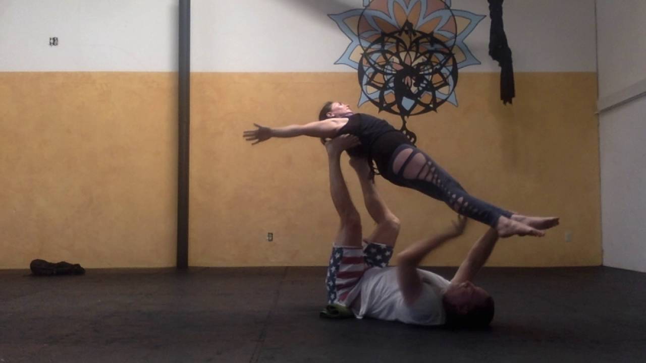 Acro Yoga Beginner Flow - Tucson Acro Yoga Flash Mob 2016 - YouTube