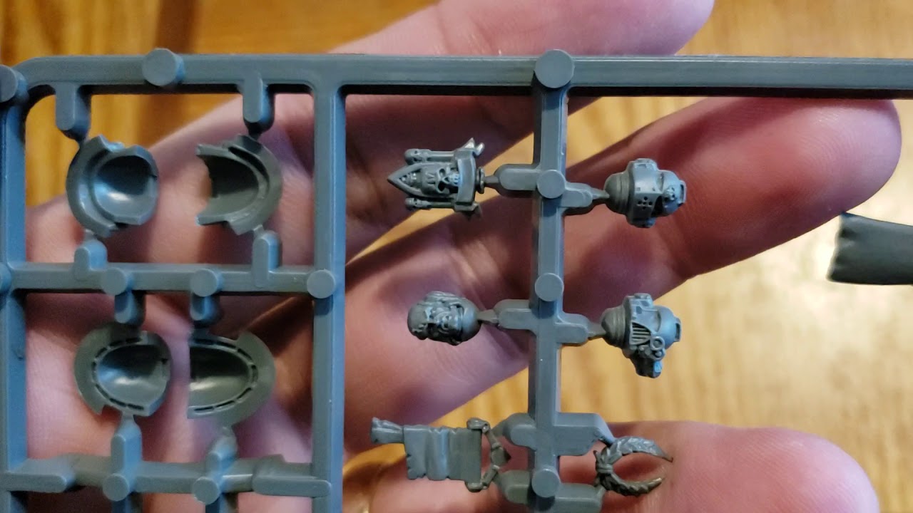 Warhammer 40k Space Marines Company Command Unboxing - YouTube