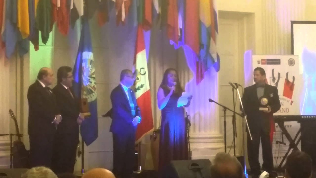 Vicky Leyva en la OEA Premiacion a Raphael Santa C - YouTube