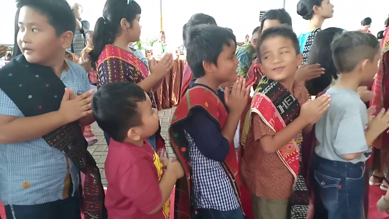 Batakness Traditional Dance by Sunday School Children of HKBP Manado ...