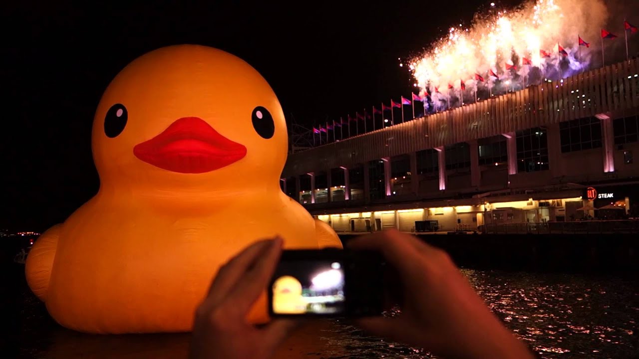 Rubber Duck HK farewell party firework - YouTube