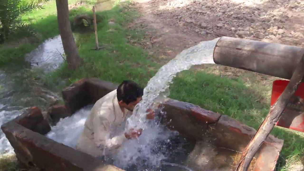 bathing at tube well , rural punjab tube well bathing , garmi me nahana ...