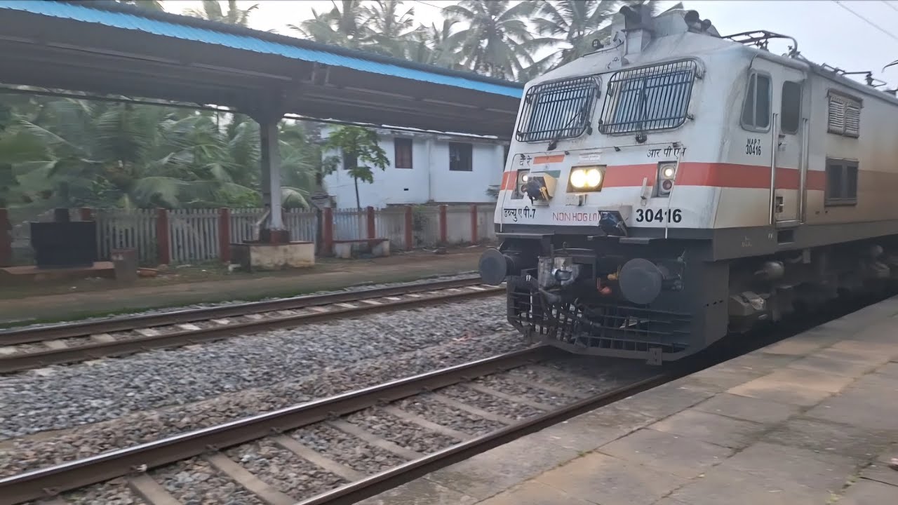 RPM wap 7 Hauled 16630 Mangaluru Central Trivandrum Central Malabar ...