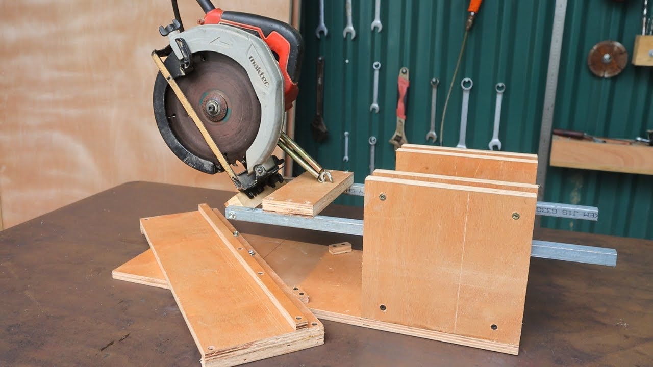 How to make a multi-purpose sliding saw table from a handheld band saw ...